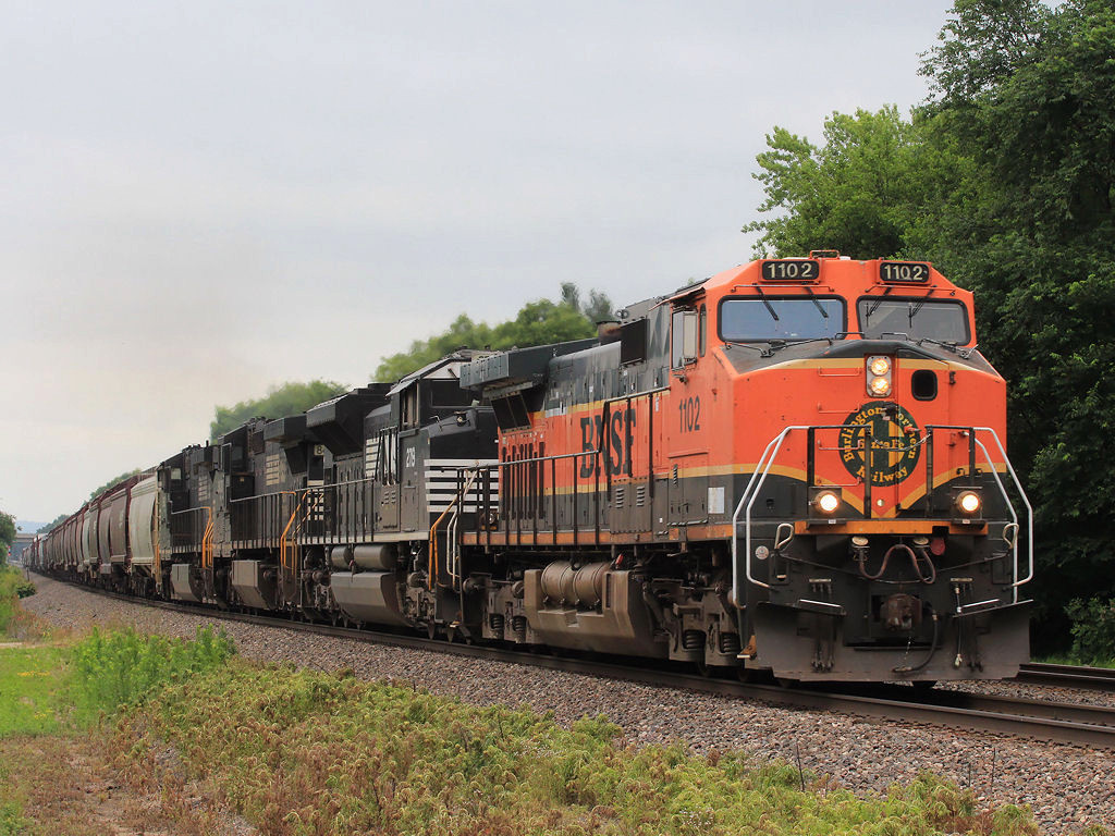 BNSF 1102